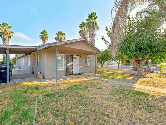 9566 E Broadway St, Planada, CA 95365
