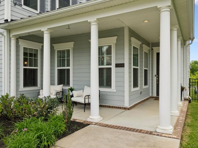 9560 Dresden Sq