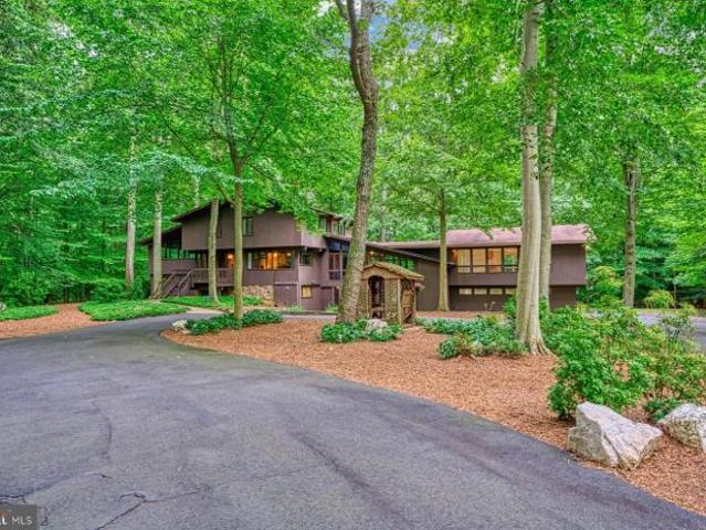 9560 Edmonston Dr, Great Falls, VA 22066
