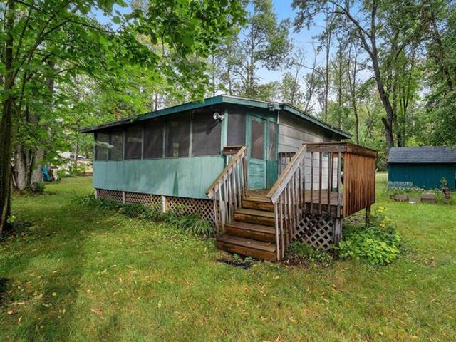 9561 Milwaukee Ln, Gillett, WI 54124