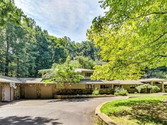 9561 Bell Dr, Great Falls, VA 22066