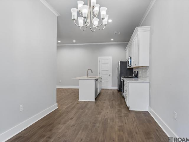 9562 Creekview Dr