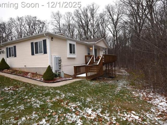 9562 Woodside Cir, Grand Blanc, MI 48439