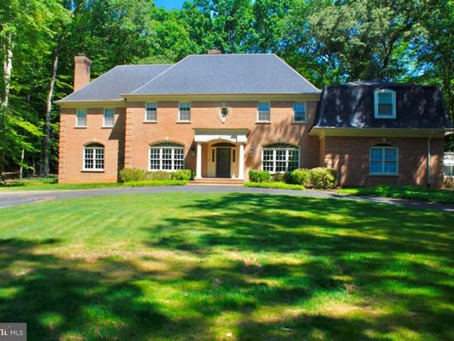 9563 Edmonston Dr, Great Falls, VA 22066