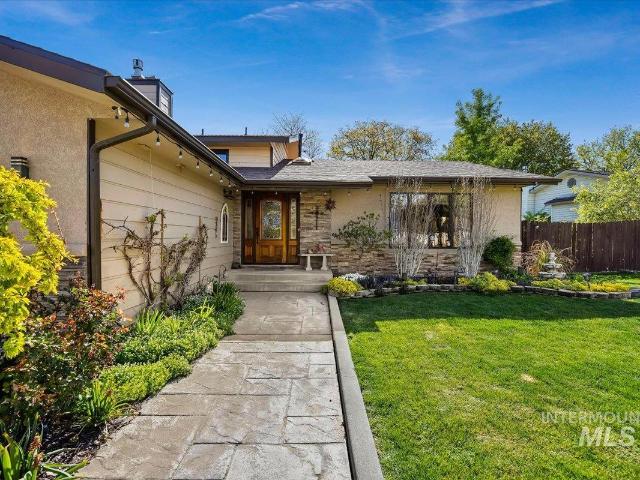 956 Bitterroot Pl