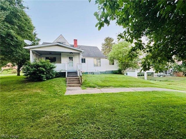 956 Braun Rd, Belpre, OH 45714