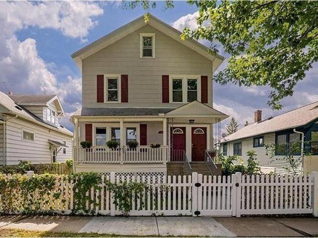 956 Juno Ave, Saint Paul, MN 55102
