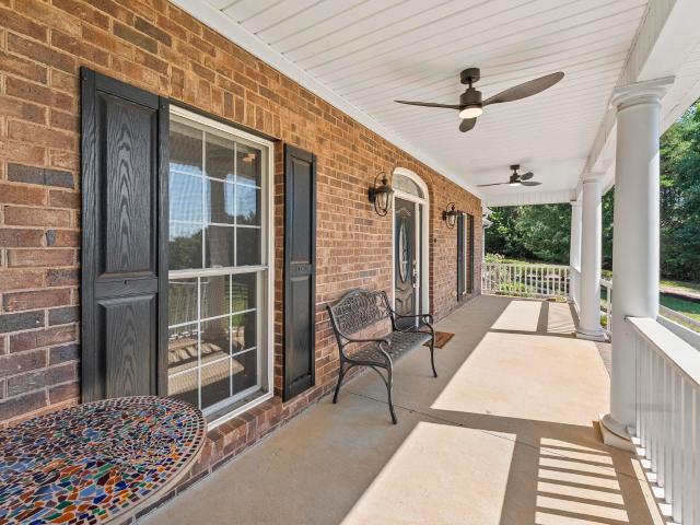 956 Laurelwood Way