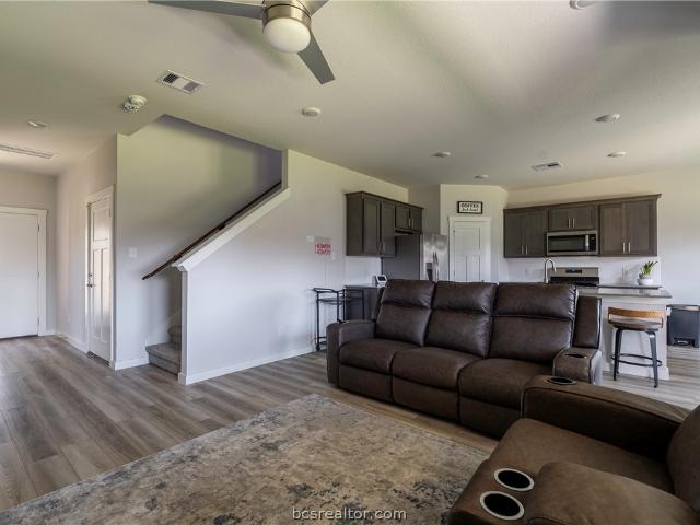 956 Lady Bird Lane