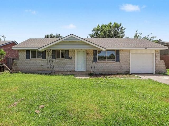 956 NW 6th St, Moore, OK 73160