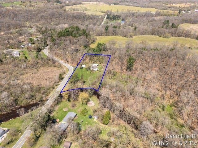 956 Prairie Creek Rd, Ionia, MI 48846