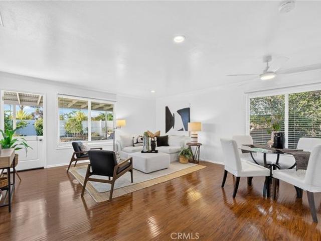 956 W Wilson St, Costa Mesa, CA 92627