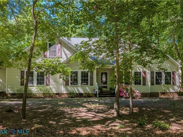 956 Wilton Coves Dr, Hartfield, VA 23071
