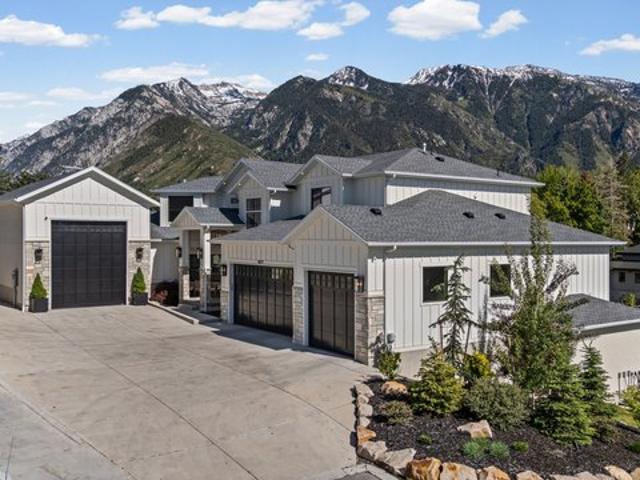 9577 S Hidden Pine Ln, Sandy, UT 84092