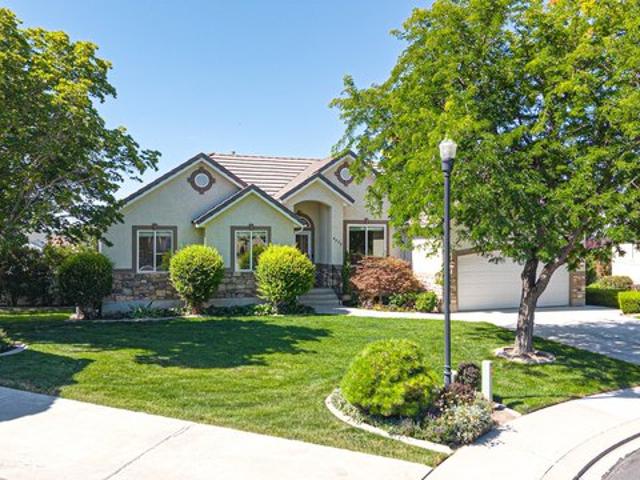9579 N Apple Ct, Cedar Hills, UT 84062