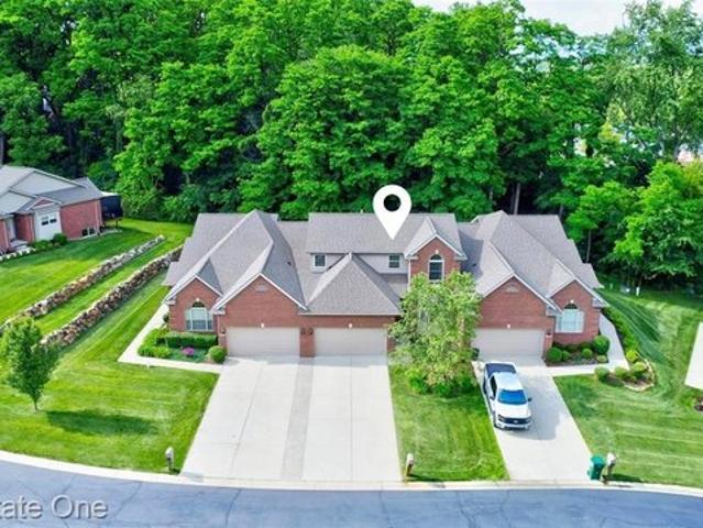 9572 Kingsway Cir, Springfield Township, MI 48348