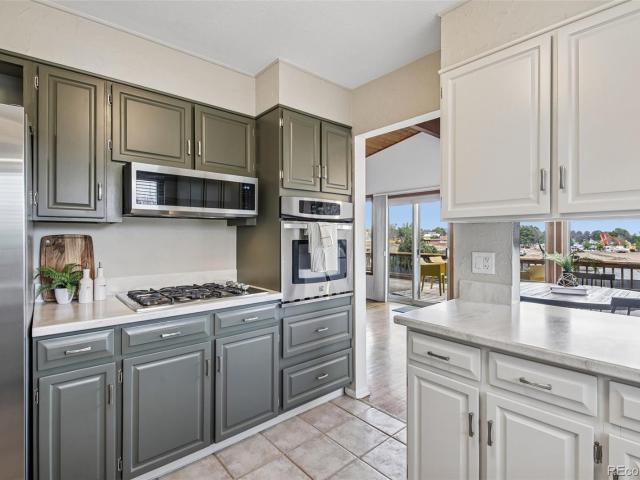 9573 E Grand Place
