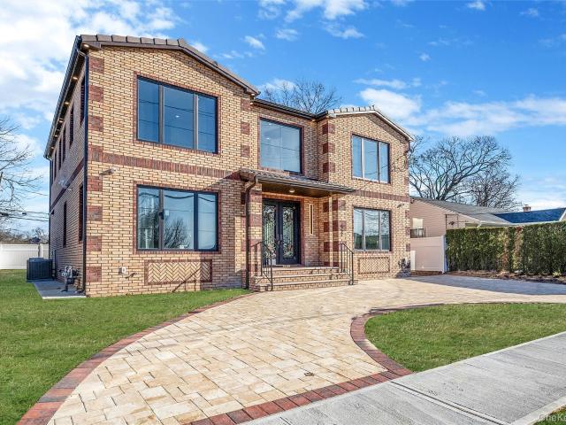 957 Dana Ave, Valley Stream, NY 11580 | MLS #982611 | Compass
