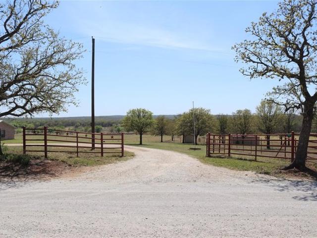 957 Frog Hollar Rd, Bowie, TX 76230
