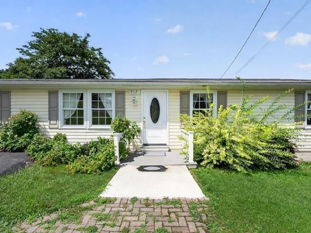 957 Hubbard Town Rd, Honaker, VA 24260