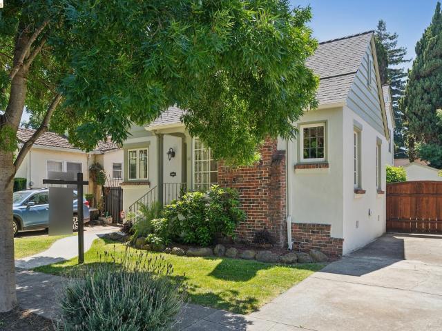 957 Lee Ave