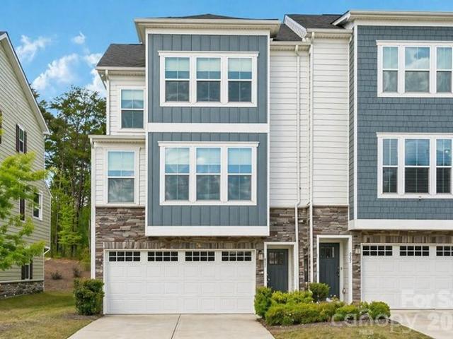 957 Portrush Ln, Tega Cay, SC 29708