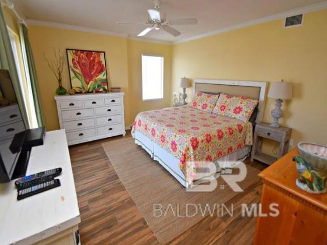 957 W Beach Boulevard