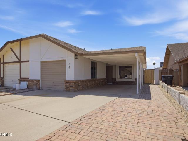 957 W Emerald Circle