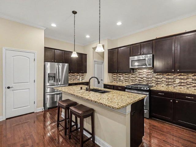 957 Woodsedge Drive