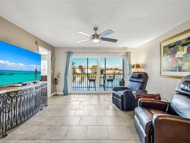 9580 Victoria Ln Unit 208A, Naples, FL 34109
