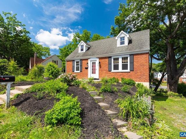 958 Donaghe St, Staunton, VA 24401