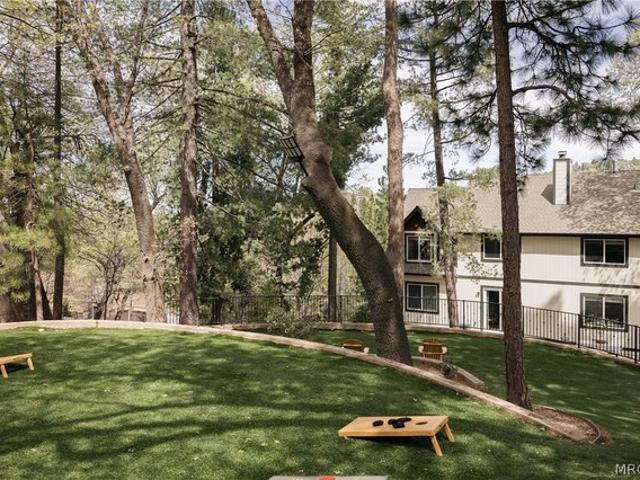 958 Lucerne Ln, Lake Arrowhead, CA 92352
