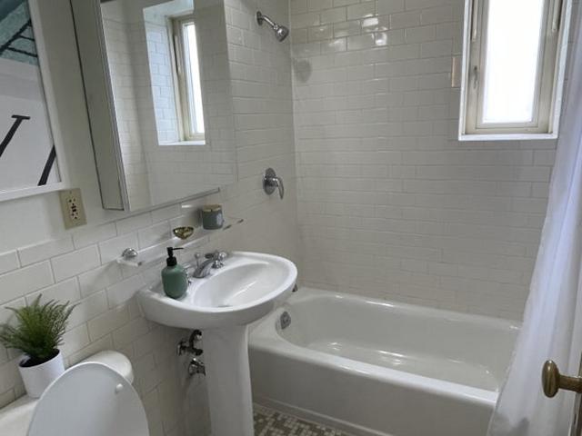 #958 Massive bedrooms in East Village/ Stuytown!