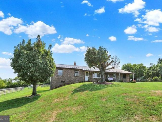 958 N End Rd, Mohrsville, PA 19541