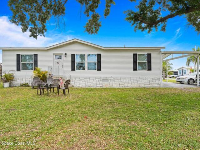 958 Pecan Cir, Barefoot Bay, FL 32976