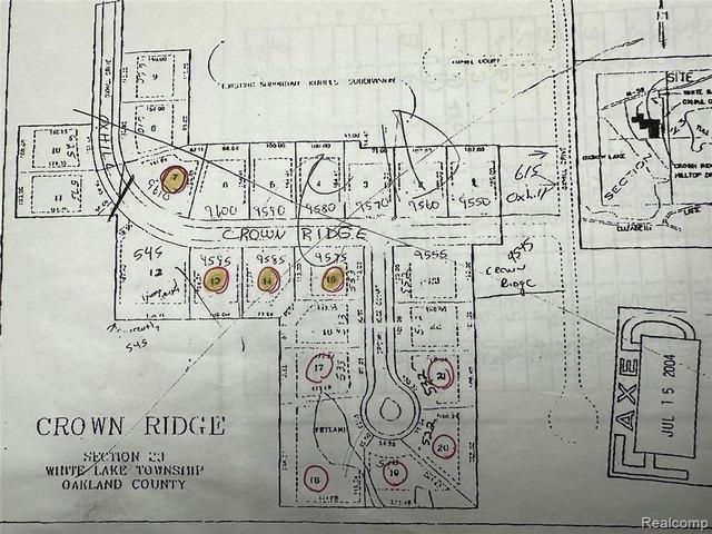 9595 Crown Ridge Dr, White Lake, MI 48386