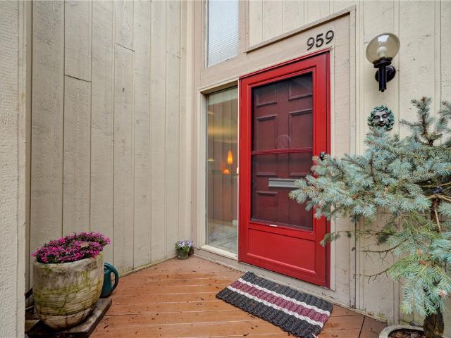 959 East Avenue