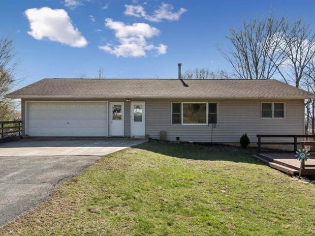 959 Whispering Ln, Hazel Green, WI 53811