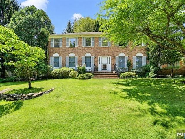 95 Turret St, Park Ridge, NJ 07656