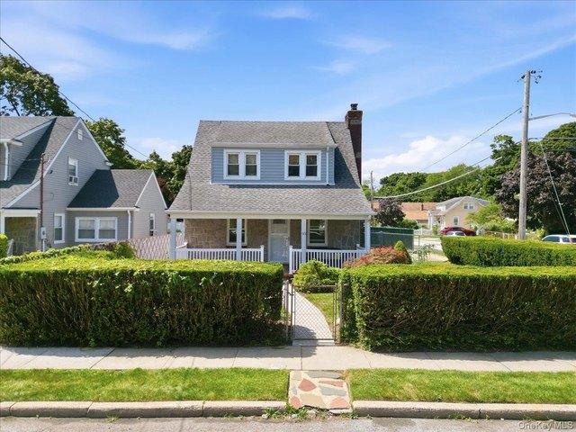 95 Union St, Freeport, NY 11520
