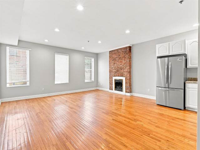 95 Webster Ave # 2F