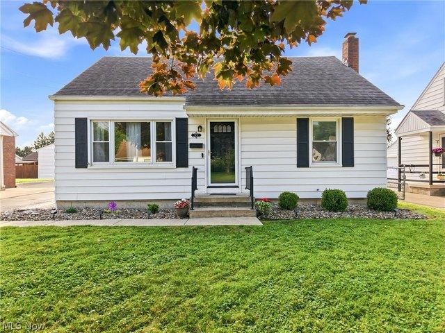 95 Westview Ave, Hubbard, OH 44425