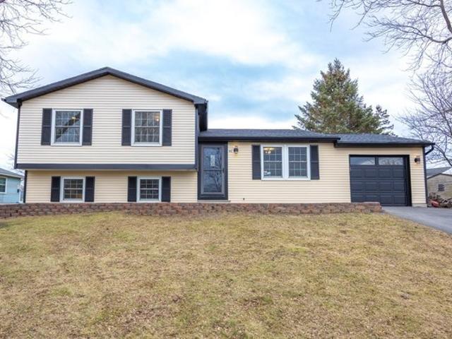 95 Wildherd Dr, Henrietta, NY 14467