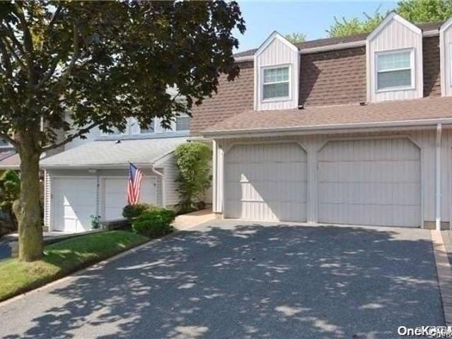 95 Woodlake Dr W Unit 95, Woodbury, NY 11797
