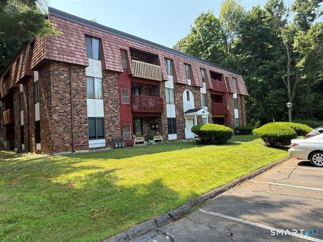 95 Woodsedge Dr Apt 1B, Newington, CT 06111