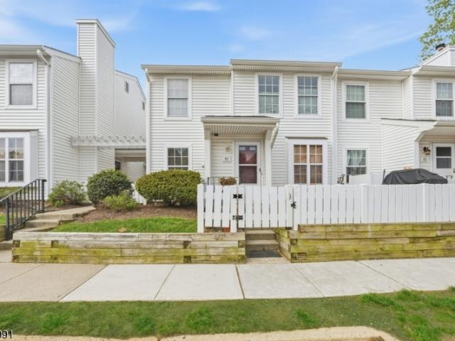 95 Almond Dr