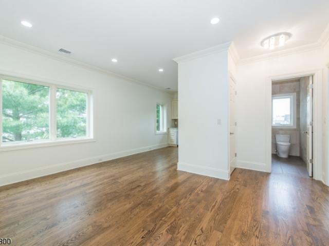 95 Bloomfield Ave # 1