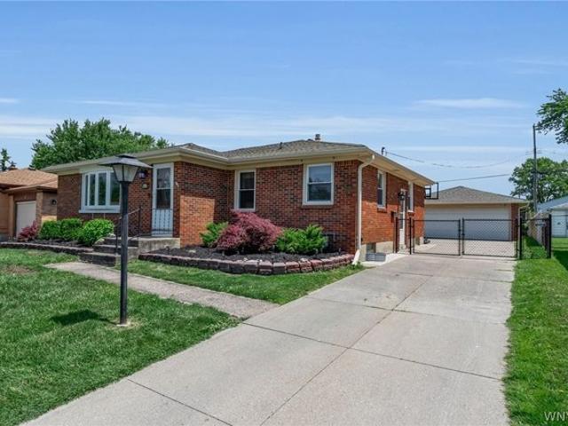 95 Cherokee Dr, Buffalo, NY 14224