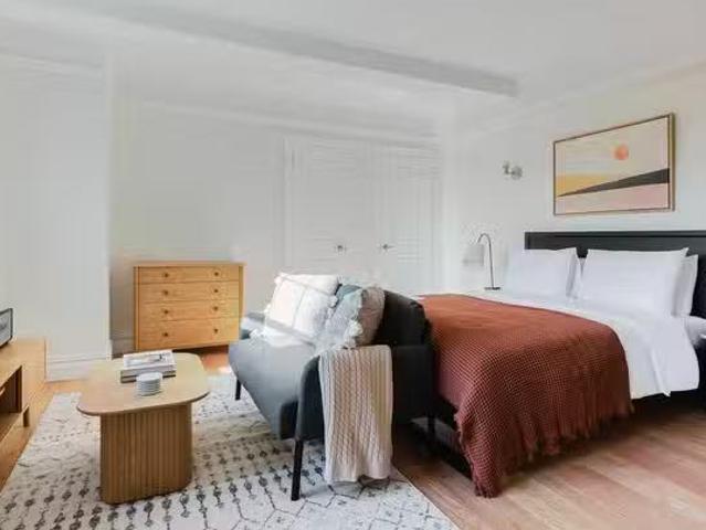95 Christopher St, West Village Studio 1 Bath