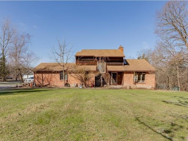 95 Cook Rd, Aurora, NY 14052